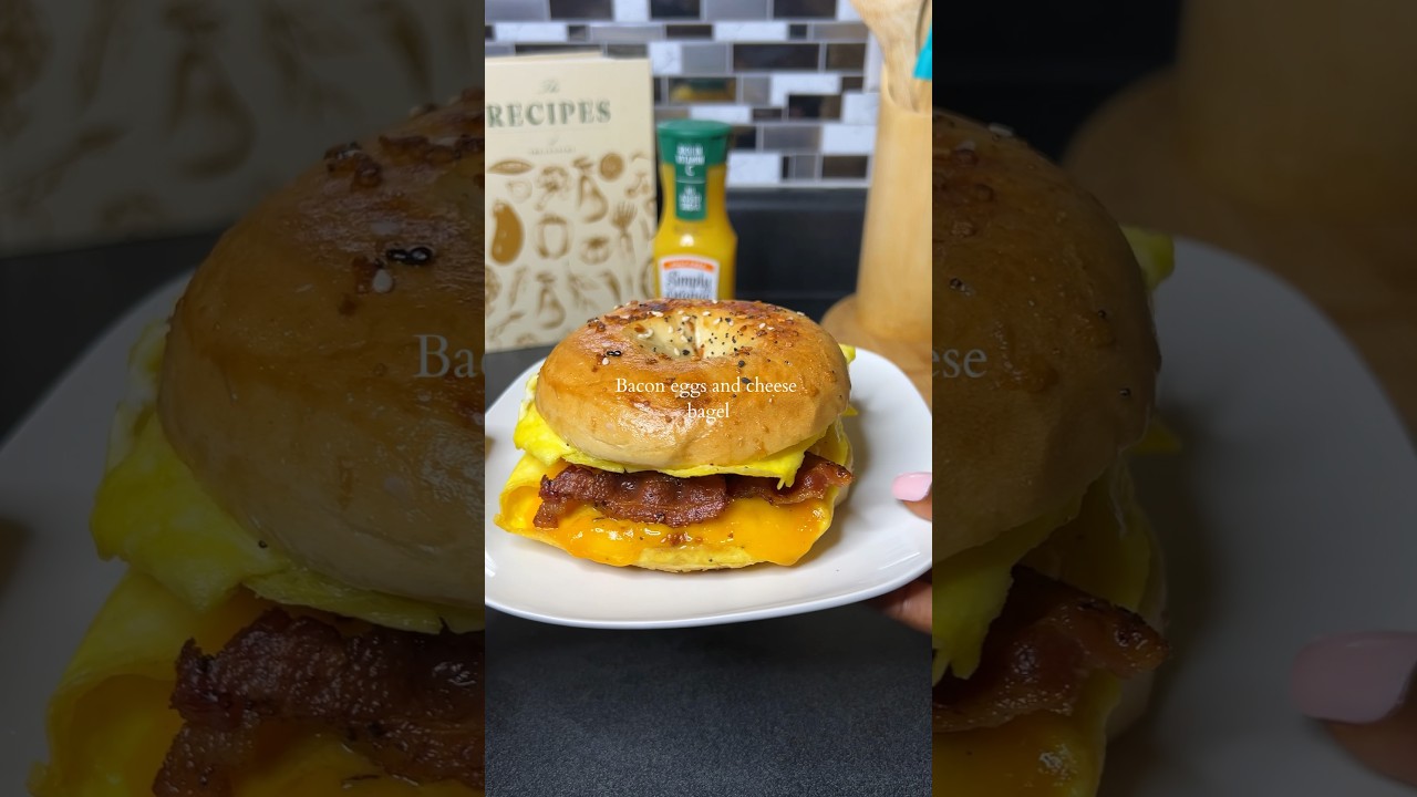 Bacon egg and cheese bagel 🥓🥚🧀 #breakfastideas #baconeggandcheese #breakfastsandwich