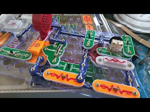 5 dollars garage sale Snap circuits AM radio receiver on 500 in one electronics kit