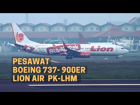 Pendaratan Sempurna Pesawat Boeing 737- 900er LION Air  PK-LHM