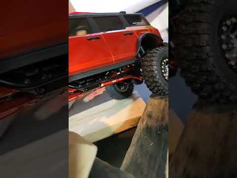 Axial SCX24 Bronco with Injora anodised aluminum long arm links! sexy