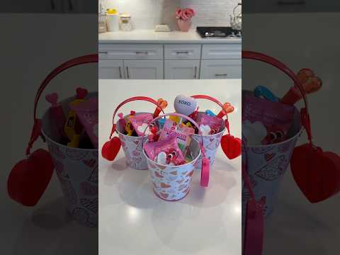 *asmr* mini valentines day baskets! ????❣️ #asmr #aesthetic #valentinsday #giftbasket
