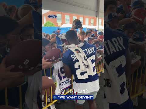 Devin Singletary with the fans! #nfl #giants #trainingcamp #shorts