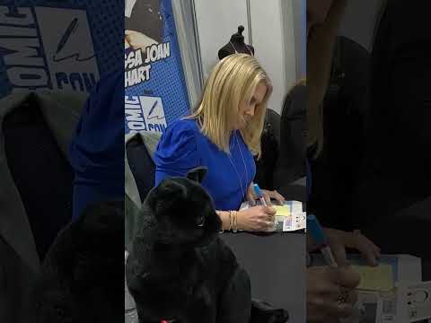 Meeting #MelissaJoanHart aka #Sabrina from #SabrinaTheTeenageWitch at #ComicCon ! #Shorts #Signing