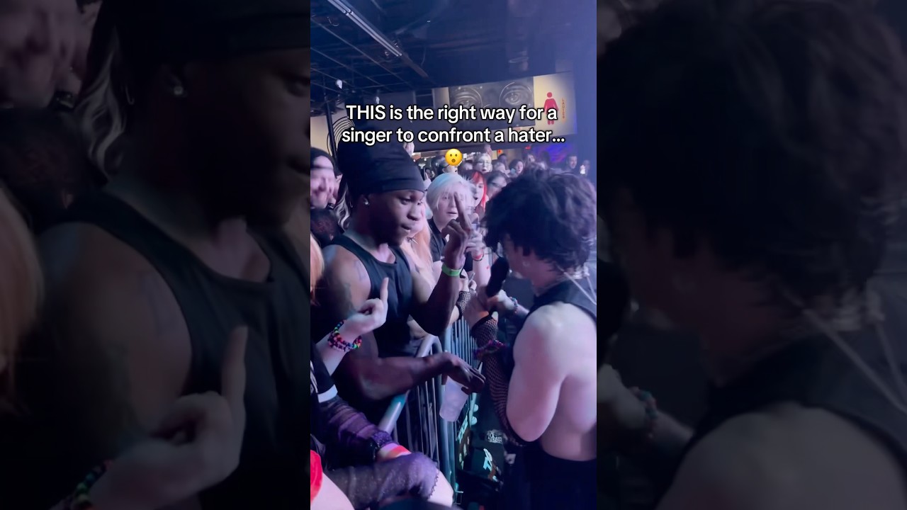 Singer CONFRONTS hater in the most SAVAGE way 😳🔥 you agree? #livemusic #concert #emo #rockmusic