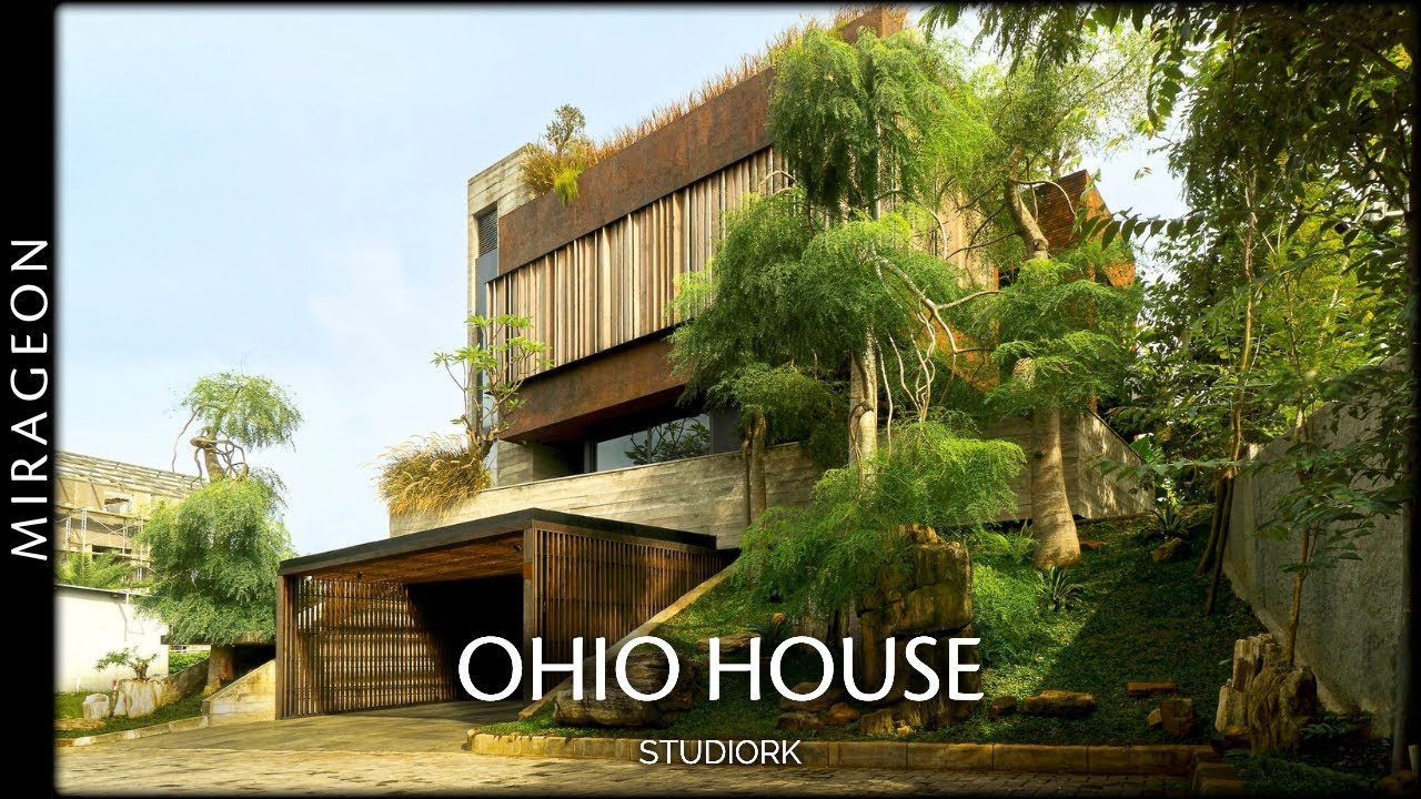 Rich Flora Landscape Defines the Living Spaces | Ohio House