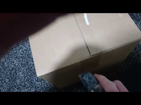 Tool station parcel unboxing.