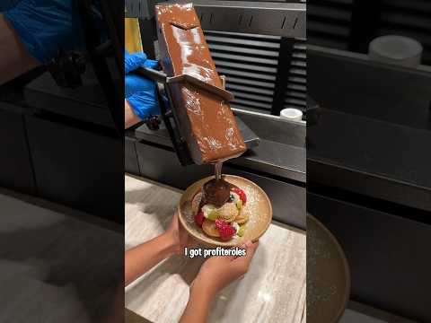 Rating viral food spots in Singapore πΈπ¬