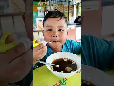 Marcello makan bakso 😂 #mukbang #bakso