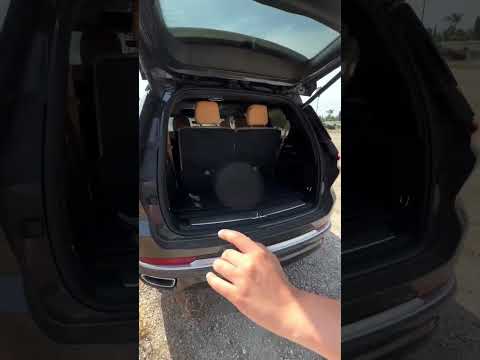 Jeep Grand Cherokee L Trunk space and fold down seats