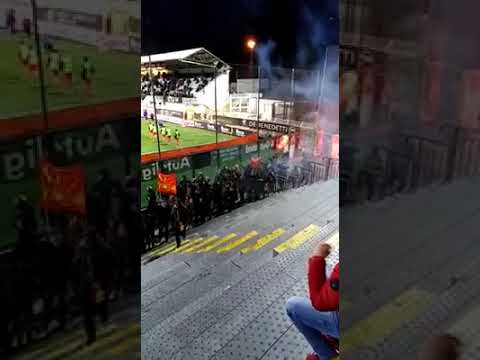 Curva Lecce entering the stadium
