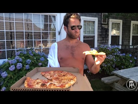 Barstool Pizza Review - Sophie T's Pizza (Nantucket)