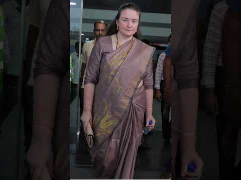 Pawan Kalyan Wife In Tirumala #pawankalyan #tirumala #anna #shorts #pspk #tirupati #youtubeshorts
