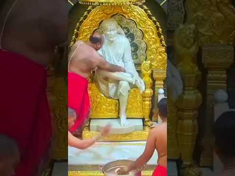 Shri SaiBaba MangalSnan😍#saibaba #therealsoulshirdisai#shirdi #shorts #short #omsairam#shirdisaibaba