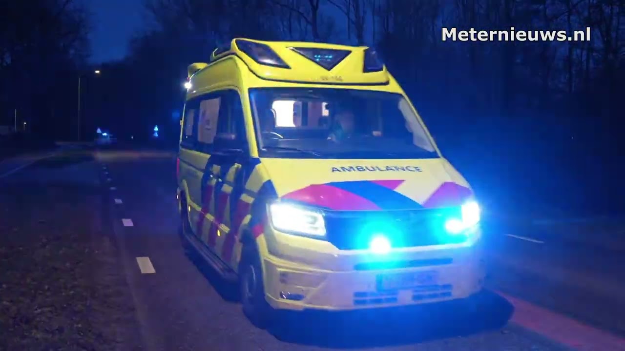 Auto tegen boom in Meppel(Video)