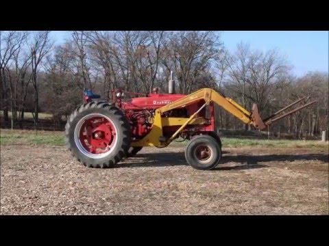 1953 Farmall Super M Tractor w/ Davis Loader & Hydraulic Bucket