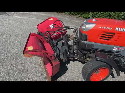 KUBOTA STV 36 med plog och spridare