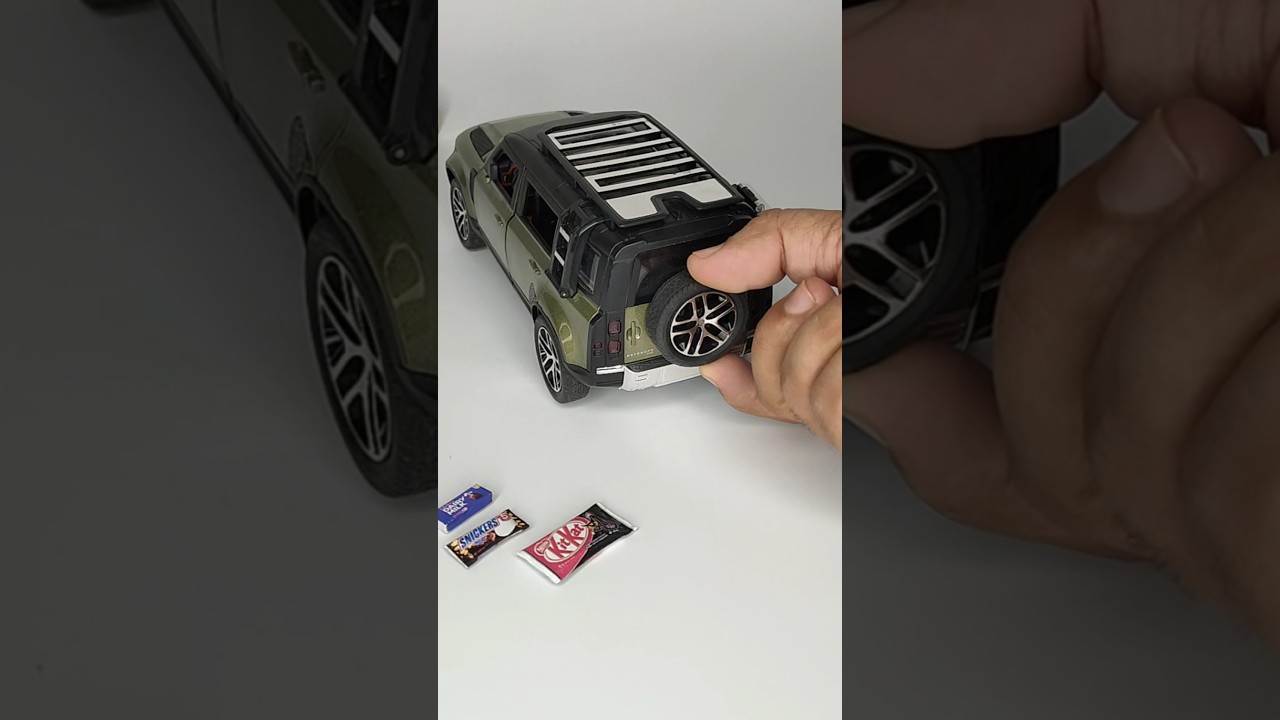 Amazing miniature defender 1/24 scale model with mini chocolate #modelcars #scalemodelworld #shorts