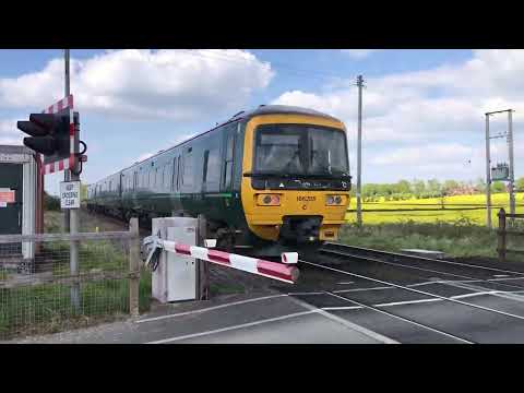 Extra Bonus Clips - Pirton Level Crossing (Worcestershire) 24/04/2022