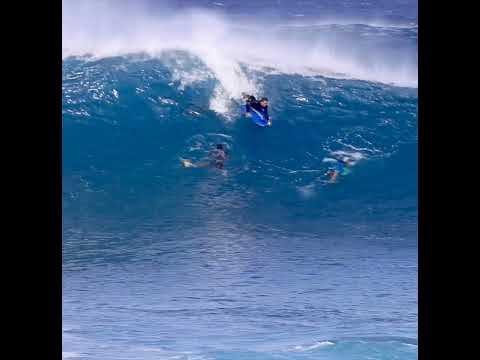 Pipeline #surfing #hawaii #bodyboarding #pipeline #lineup #swell #waves #wsl #bigwaves #northshore