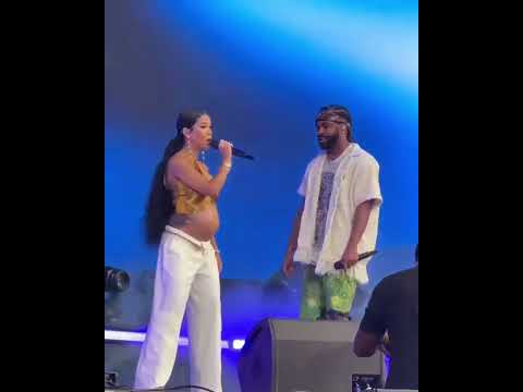 Jhene Aiko & Big Sean on stage at the Lollapalooza festival in Chicago 👶♥️