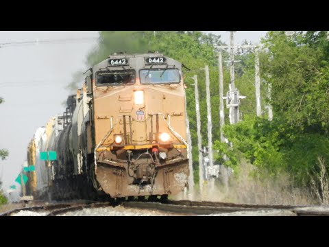 CSX M644 w/ UP 6442 rolls through Rensselaer, Indiana