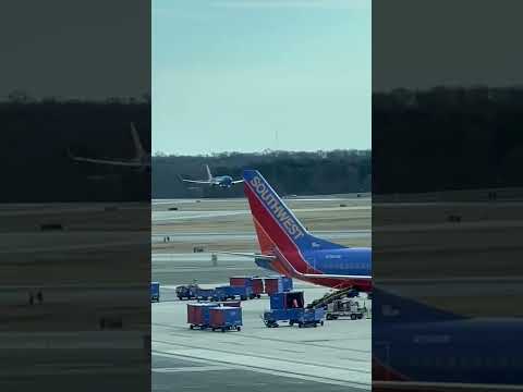 Airplane landing at BWI airport USA 🇺🇸 #shorts