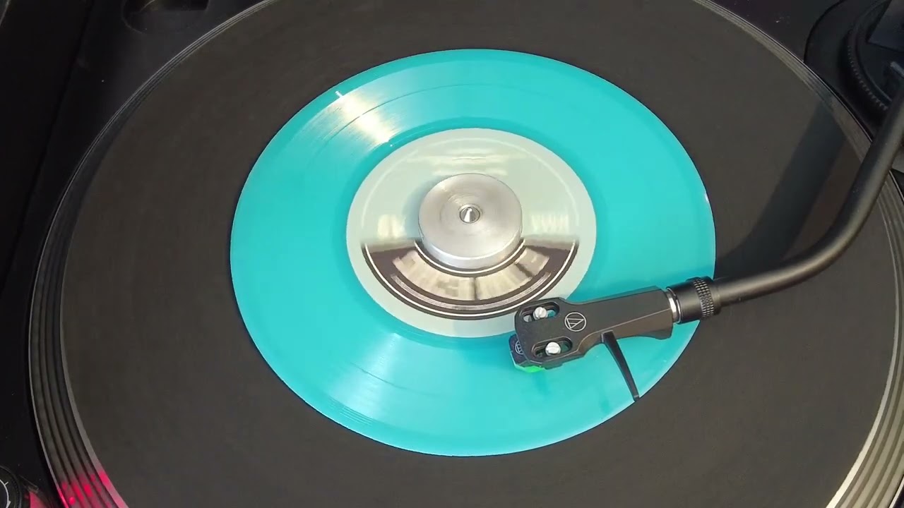 Chuck Berry - Sweet little sixteen     Disc on blue 7