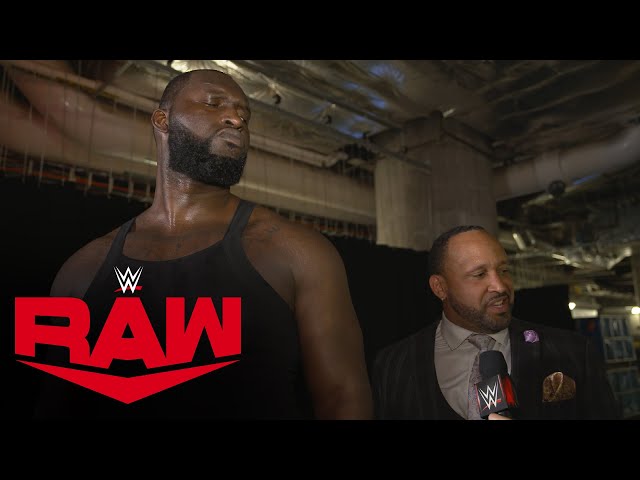 When did MVP first side with Omos in WWE?