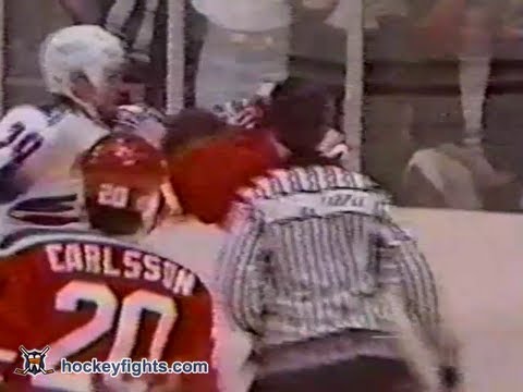 Kirk Muller vs. Larry Melnyk, October 09, 1986 - New Jersey Devils vs ...
