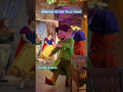 Snow White Silly Song #disney #shorts #funny #music #live #fun #like #subscribe #beautiful