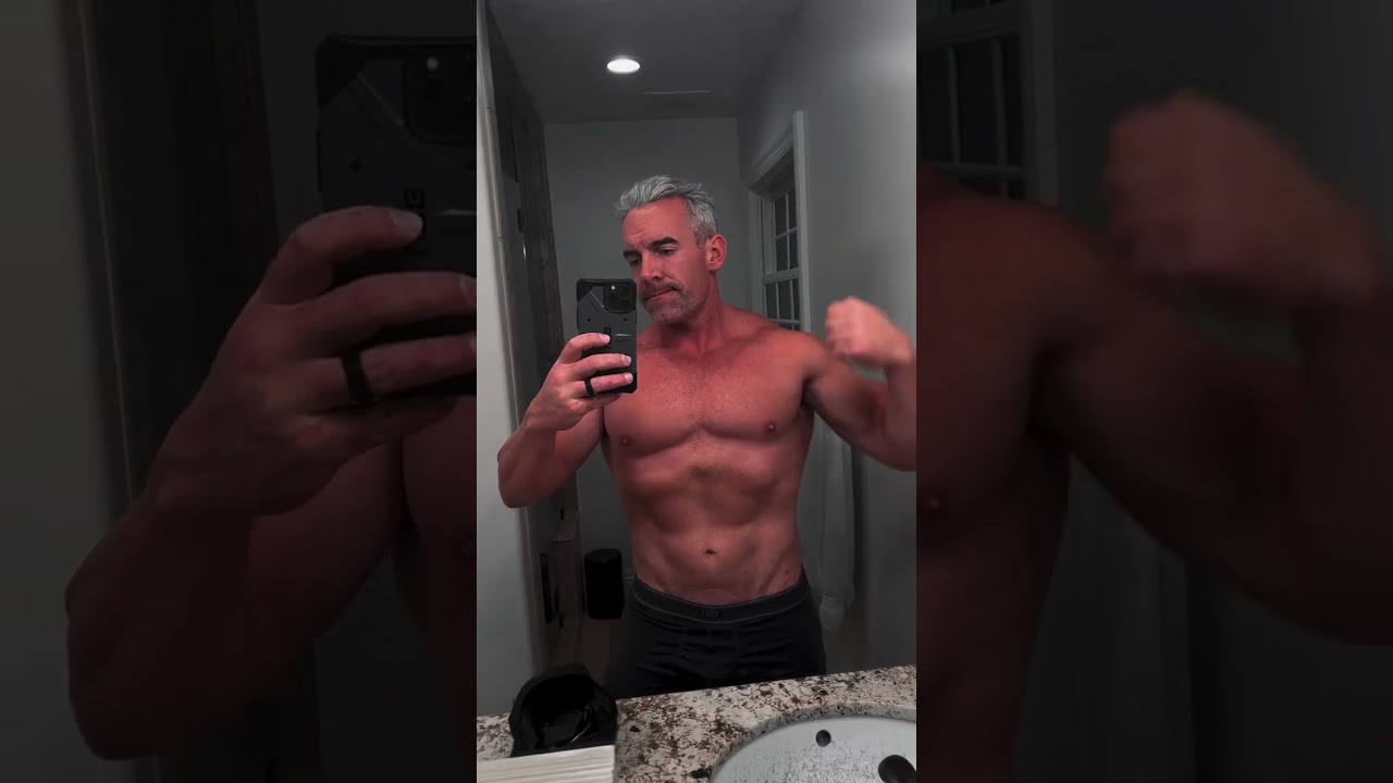 Silver Bodybuilder Muscle Flexing #5