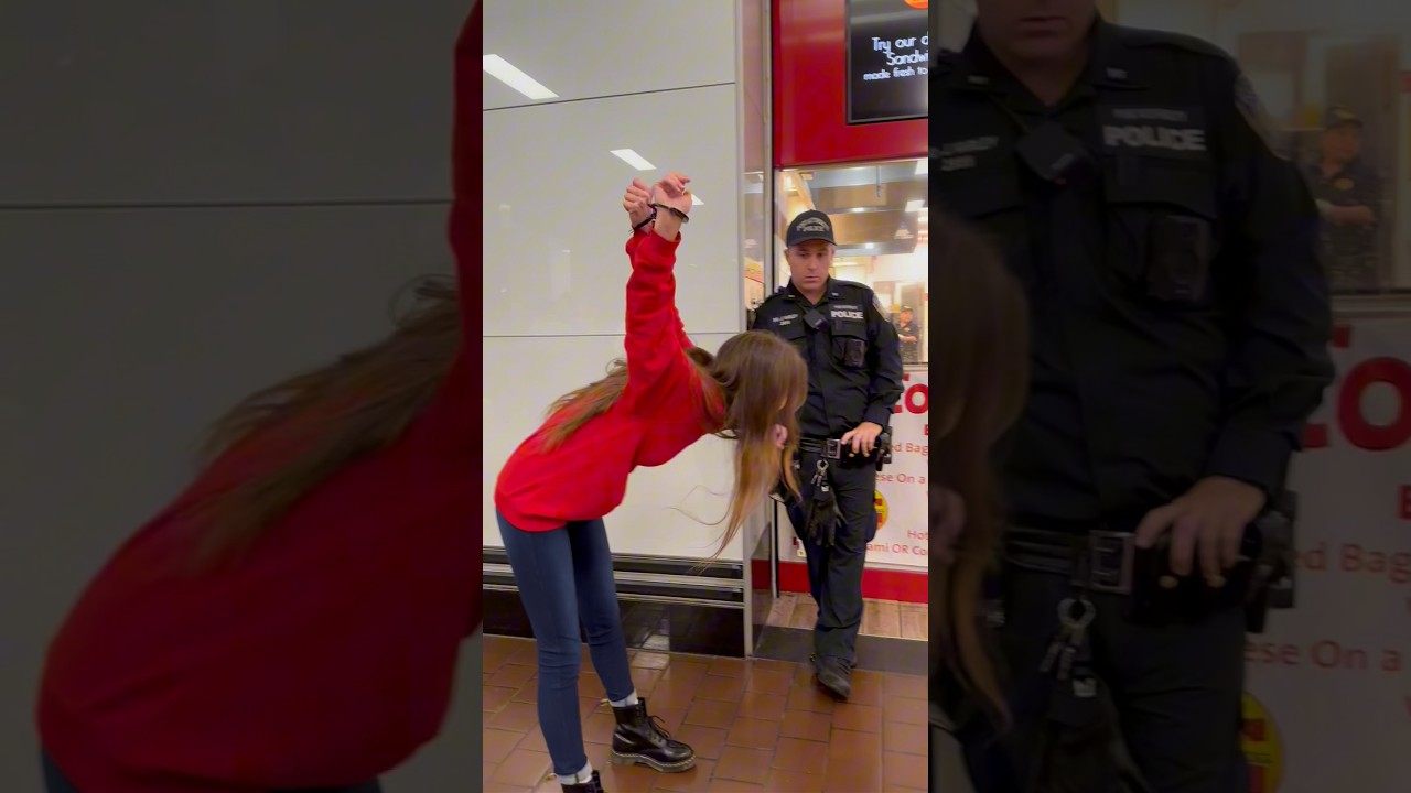 Was he impressed?😁🚔@VTYellow #vtyellow #nypd #nyc #handcuffs #flexibility