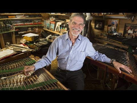 Greek Santouri player Yiannis Roussos | HYE Times