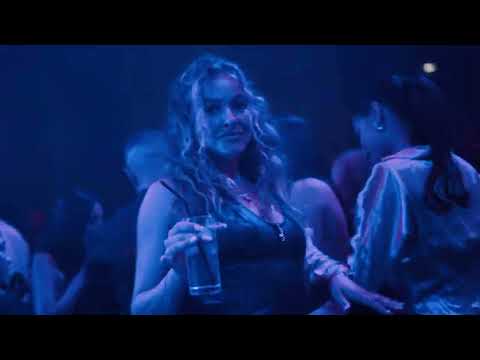 Hottest crowd in town at Avenue Club Dubai