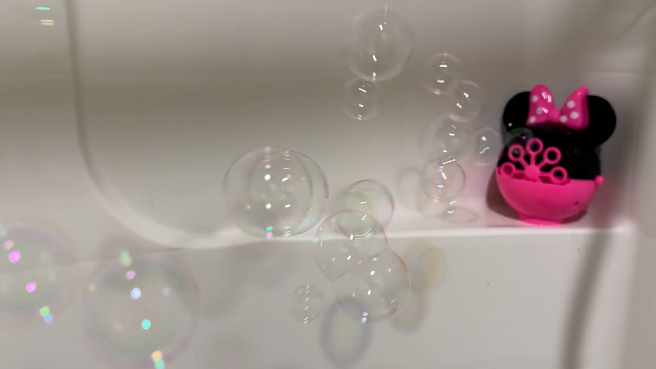 My Daughter Loves her Minnie Mouse Bubble Machine Review