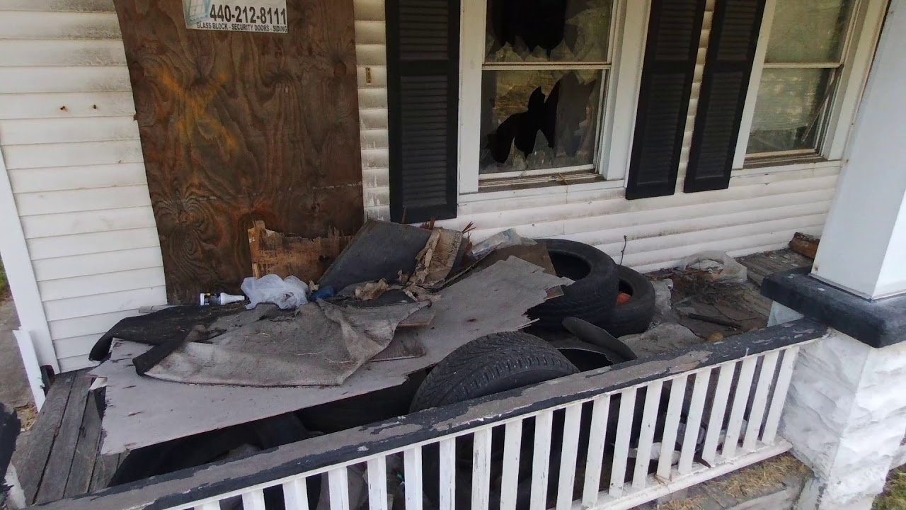 Abandoned home on 7720 Spafford road in Cleveland's Slavic Village drone footage