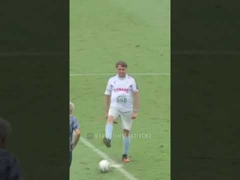 BOLSONARO JOGANDO FUTEBOL! #shorts