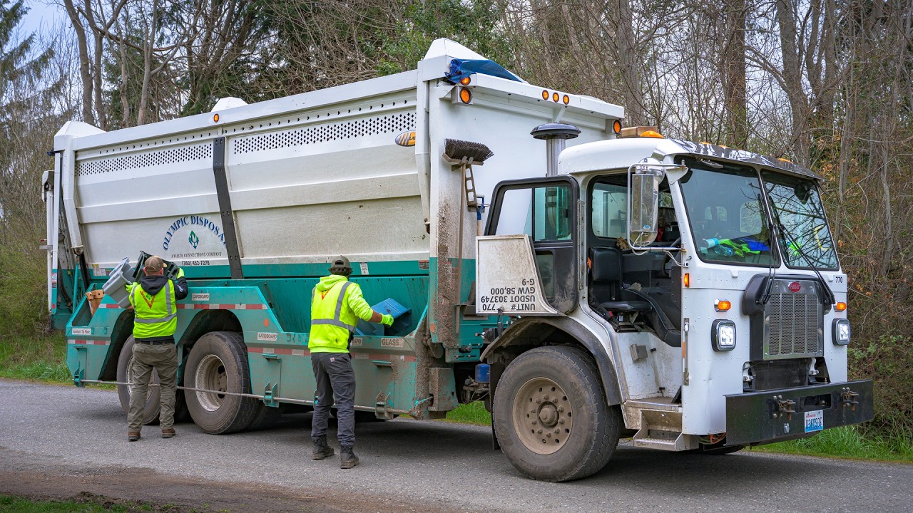 Olympic Disposal | Labrie Top Select Recycling Truck