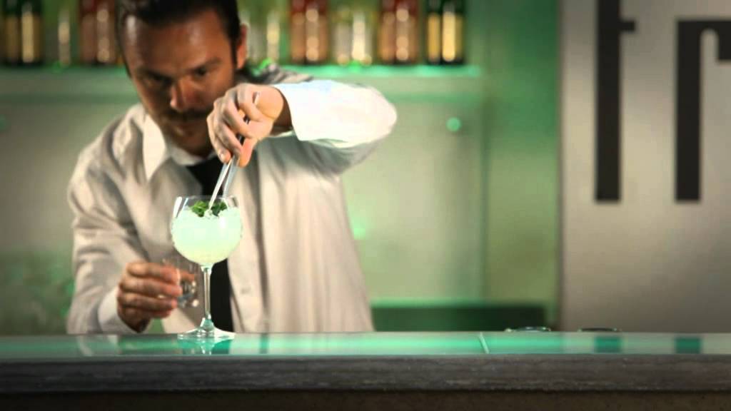 Jak připravit míchaný nápoj Hugo | recept | jaktak.cz