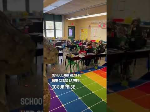 He came home from the military to surprise his daughters at school πβ€οΈ