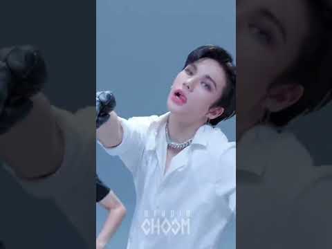 What they showed vs. What he did #hyunjin #straykids #skz #straykidsedit