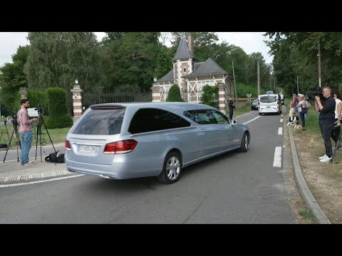 Delon funeral: hearse arrives at French star's estate | AFP