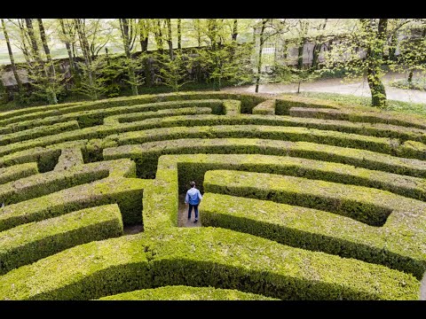 A Maze of Historical Knowledge