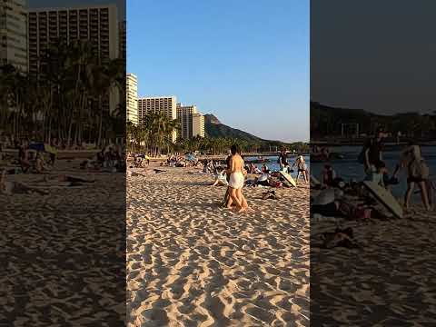 Picture Time on WAIKIKI BEACH Hawaii 🌞 👙