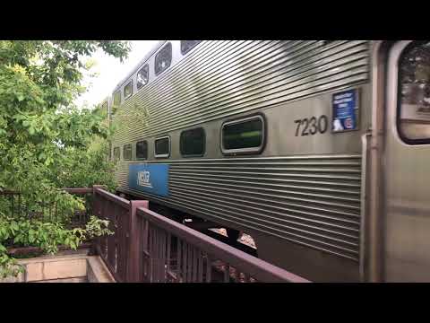 Inbound Metra UP-N at Indian Hill