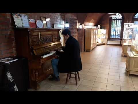 Thomas Krüger – "Earth Song" Piano Version at Marzipan Museum in Kaliningrad (КАЛИНИНГРАД)