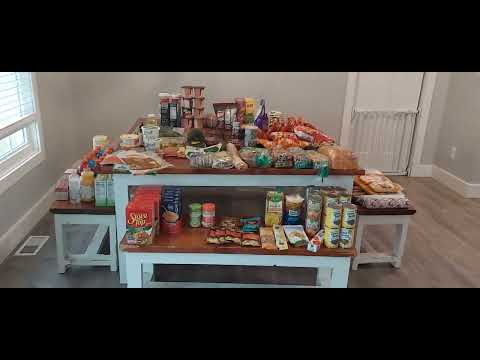 FAMILY OF 8 Food pantry/ bank haul