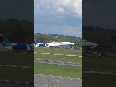 United Express ERJ-145 Departing Albany International Airport