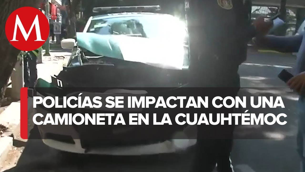 Patrol car hits private car in Mexico City