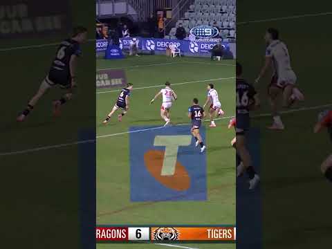 Champagne footy from the Dragons. 🤤🍾 🖥 #NRLDragonsTigers #9WWOS #NRL